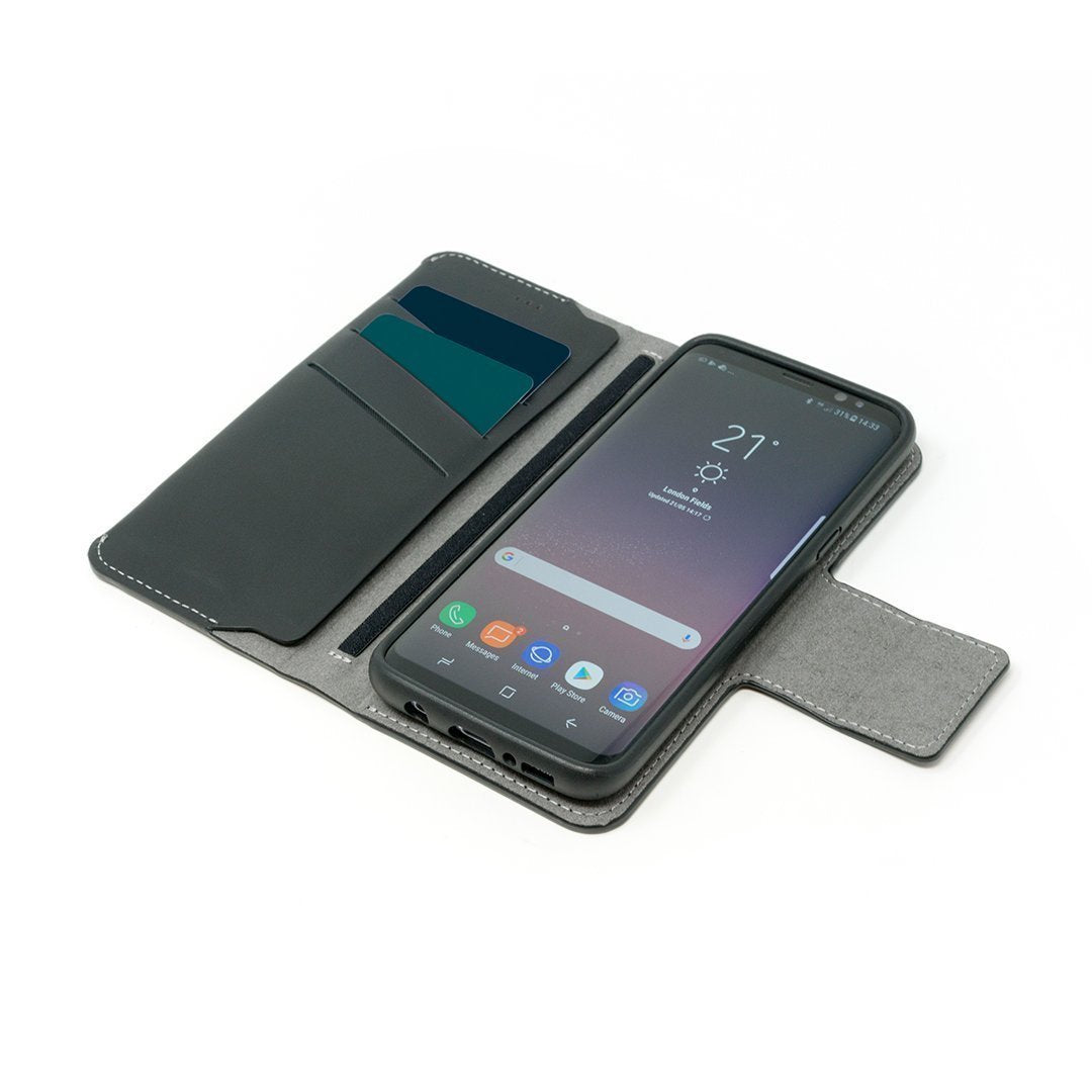 Flip case store